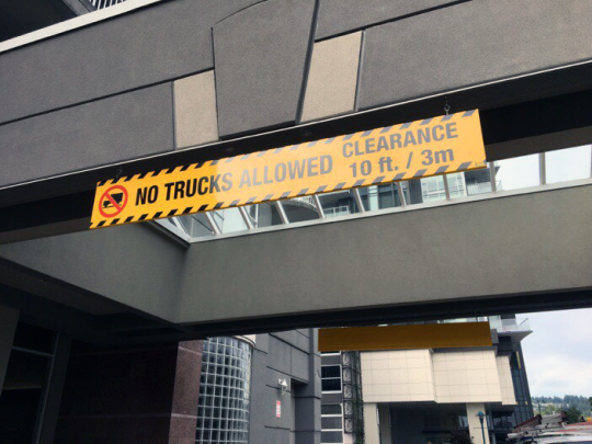 Maximum Clearance Bars & Signs - Signs BC Illuminated